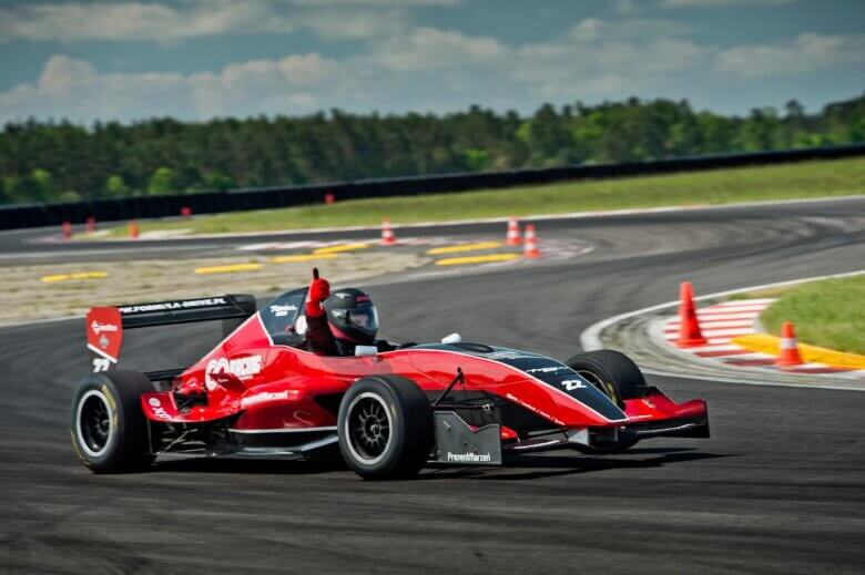 Siądź za kierownicą F1 - Event Formula Drive - Prezentmarzeń Blog